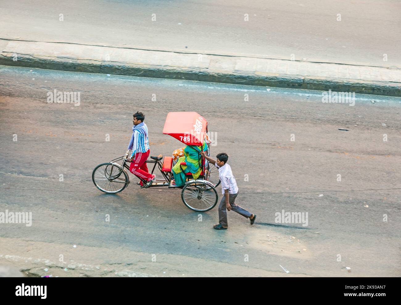 JAIPUR, INDIA - NOV 13, 2011: Rickshaw rider transports women in Jaipur ...