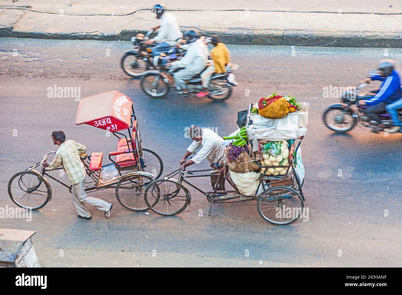 India rickshaw stuck hi-res stock photography and images - Alamy