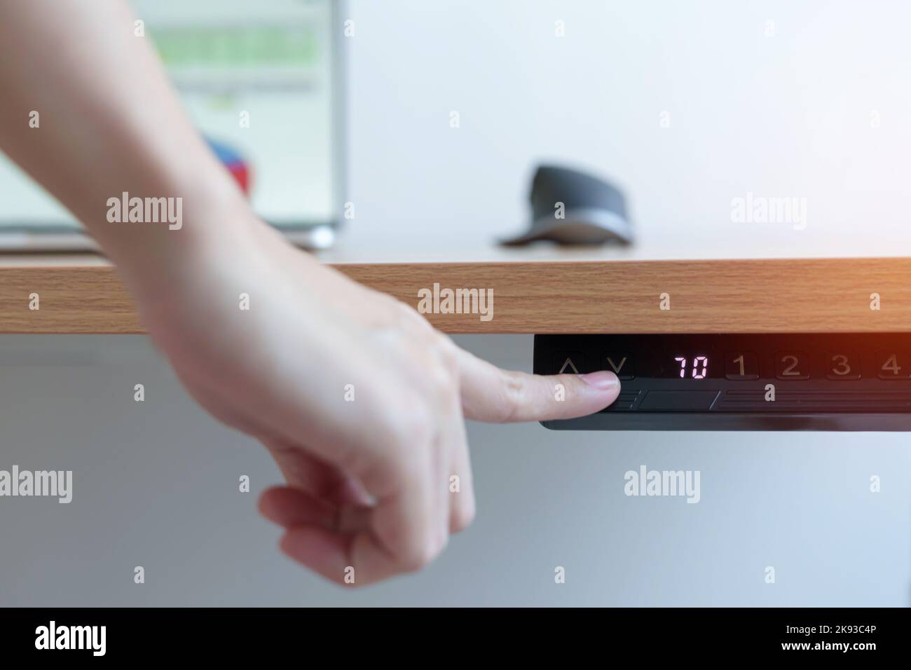 Hand adjustment Ergonomic electric desk or Adjustable height table when ...