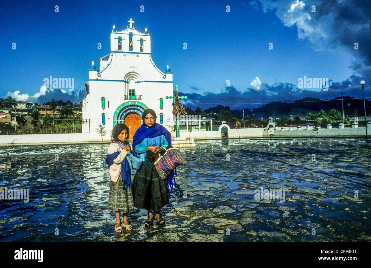 CHAMULA, MEXICO - June 10, 1993: mother with child sells handmade ...
