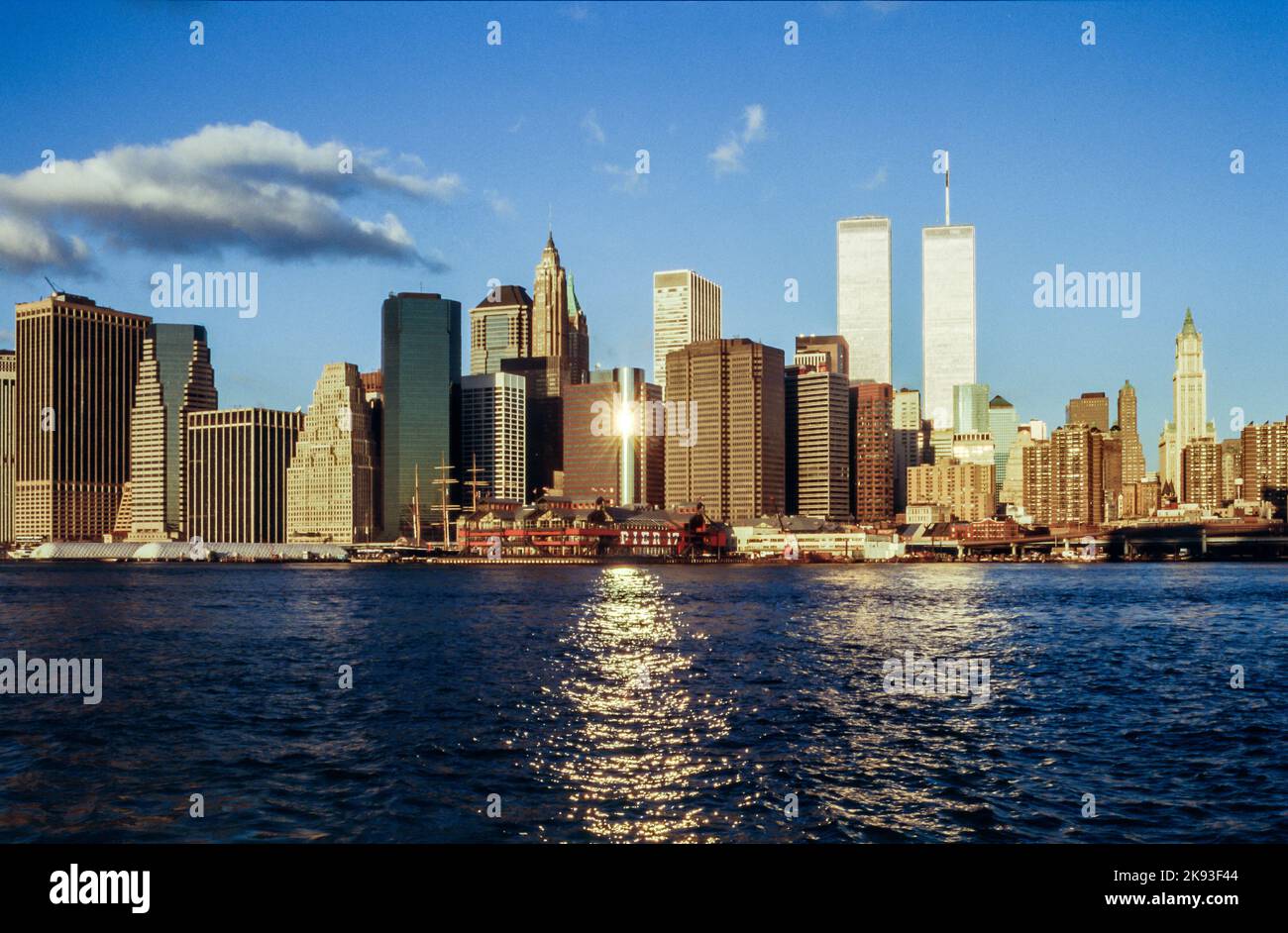 New York, USA - November 29, 1996: view from Brooklyn Bridge to ...
