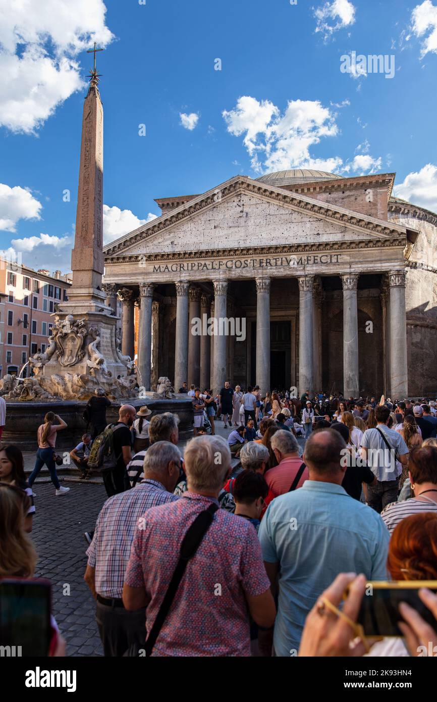 Rome, Italy. 21st Sep, 2022. Tourists wait in line to enter the ...