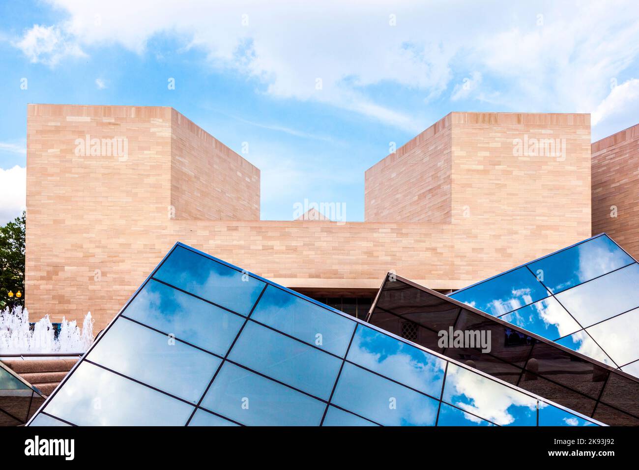 Washington, USA - July 14, 2010: The pyramid of the National Gallery of ...