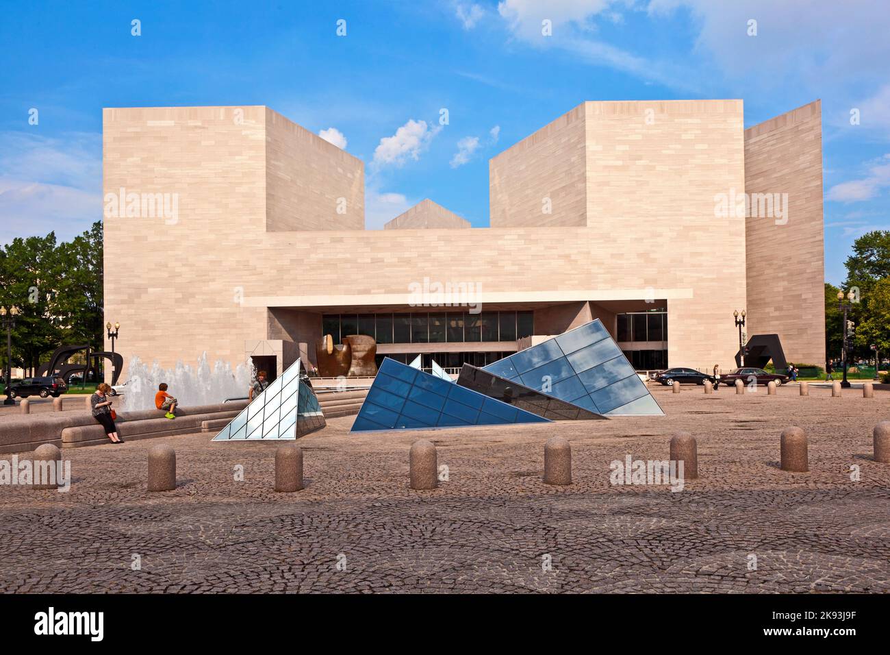 Washington, USA - July 14, 2010: The pyramid of the National Gallery of ...