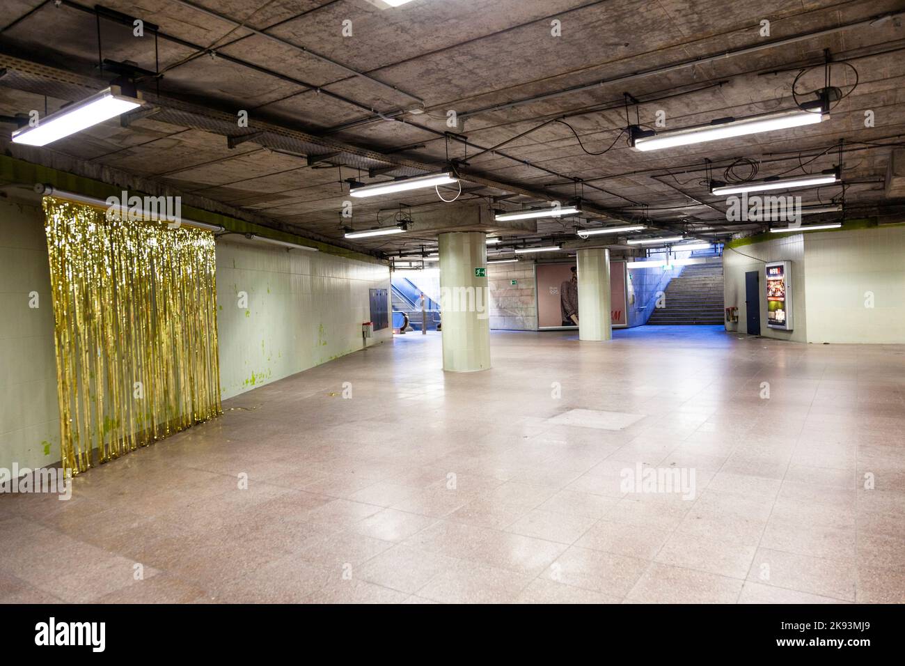 FRANKFURT, GERMANY - OCT 1: empty Metro Station Taunusanlage on Oct 1 ...
