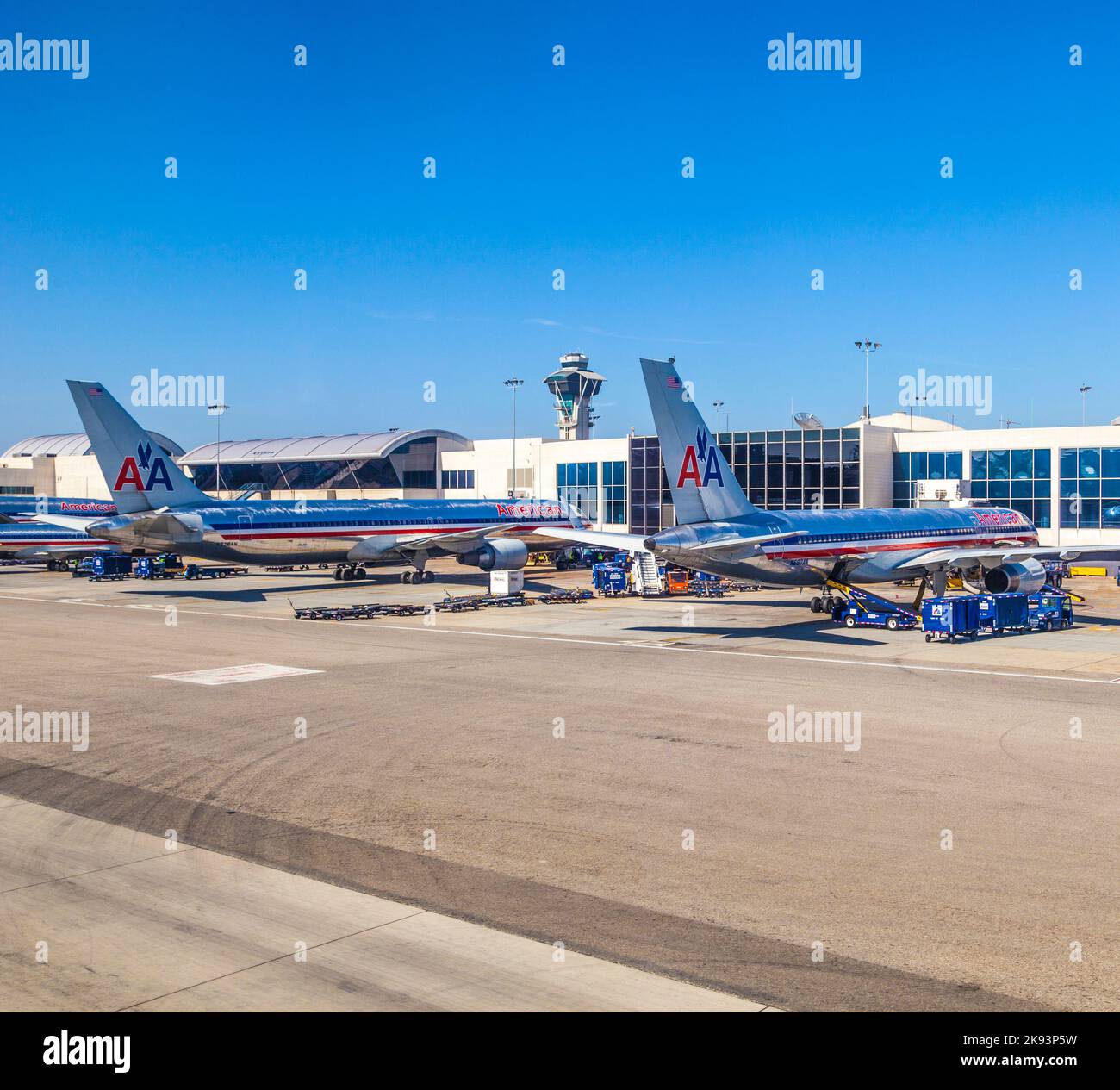 LOS ANGELES, USA - JUNE 9: American Airlines jet Boeing 767 parking on ...