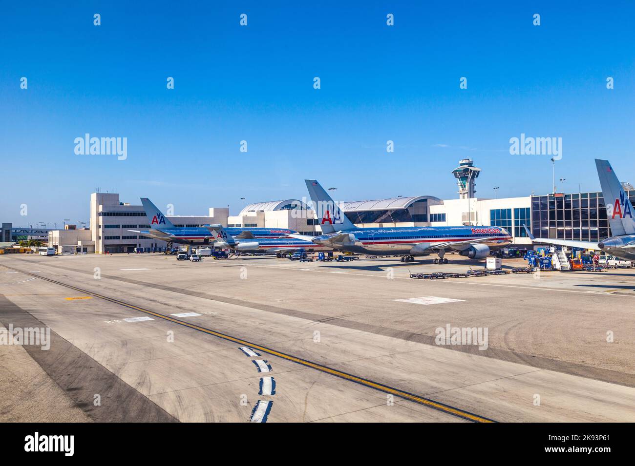 Boeing 767 cockpit hi-res stock photography and images - Alamy