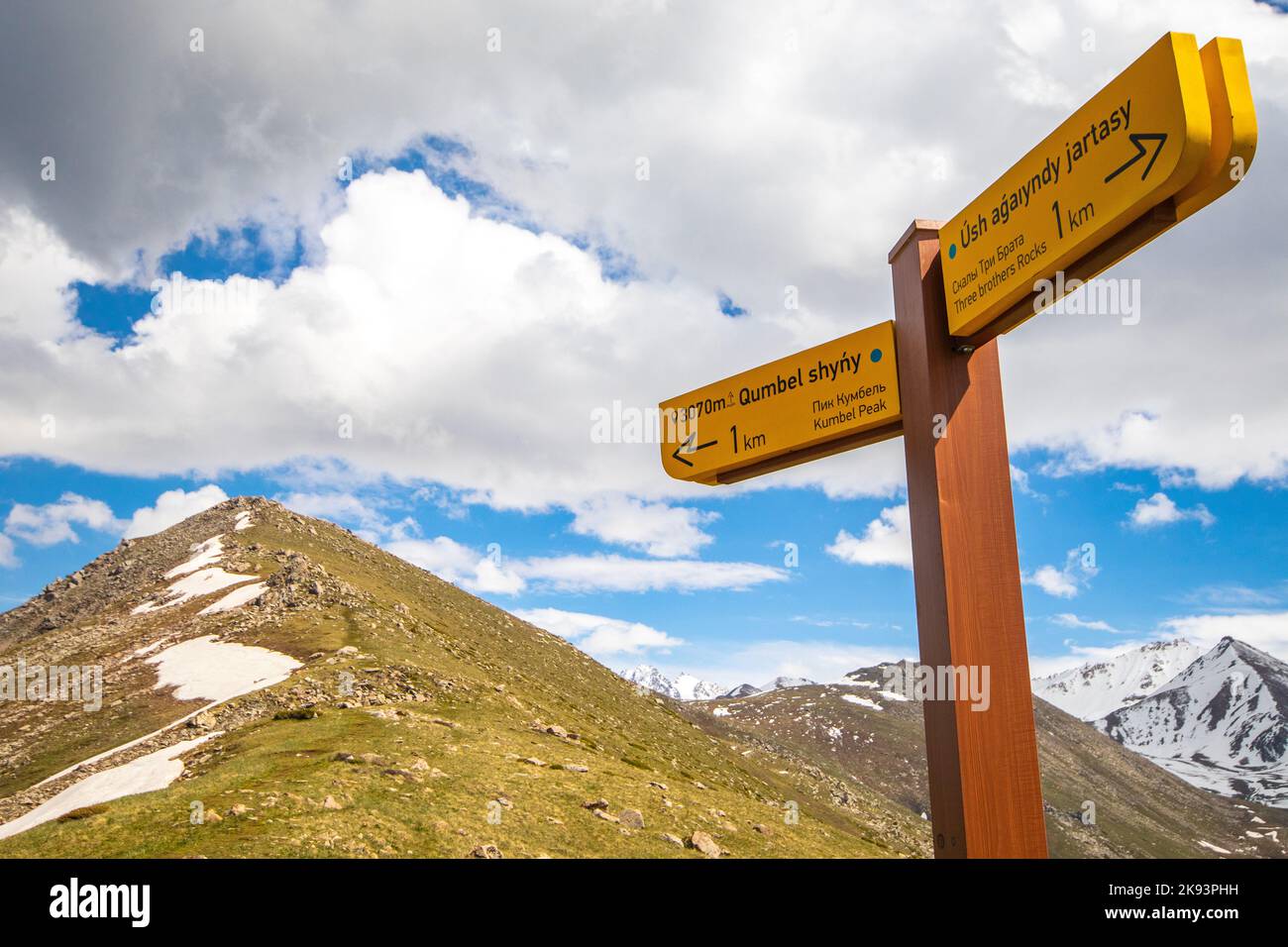 Signpost with directions towards the peak of the 3 brothers and peak ...