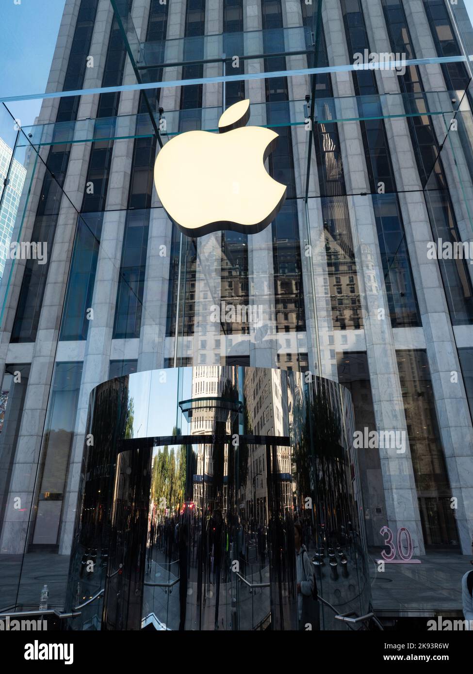 The exterior of the glass Fifth Avenue Apple Store, the flagship in New ...