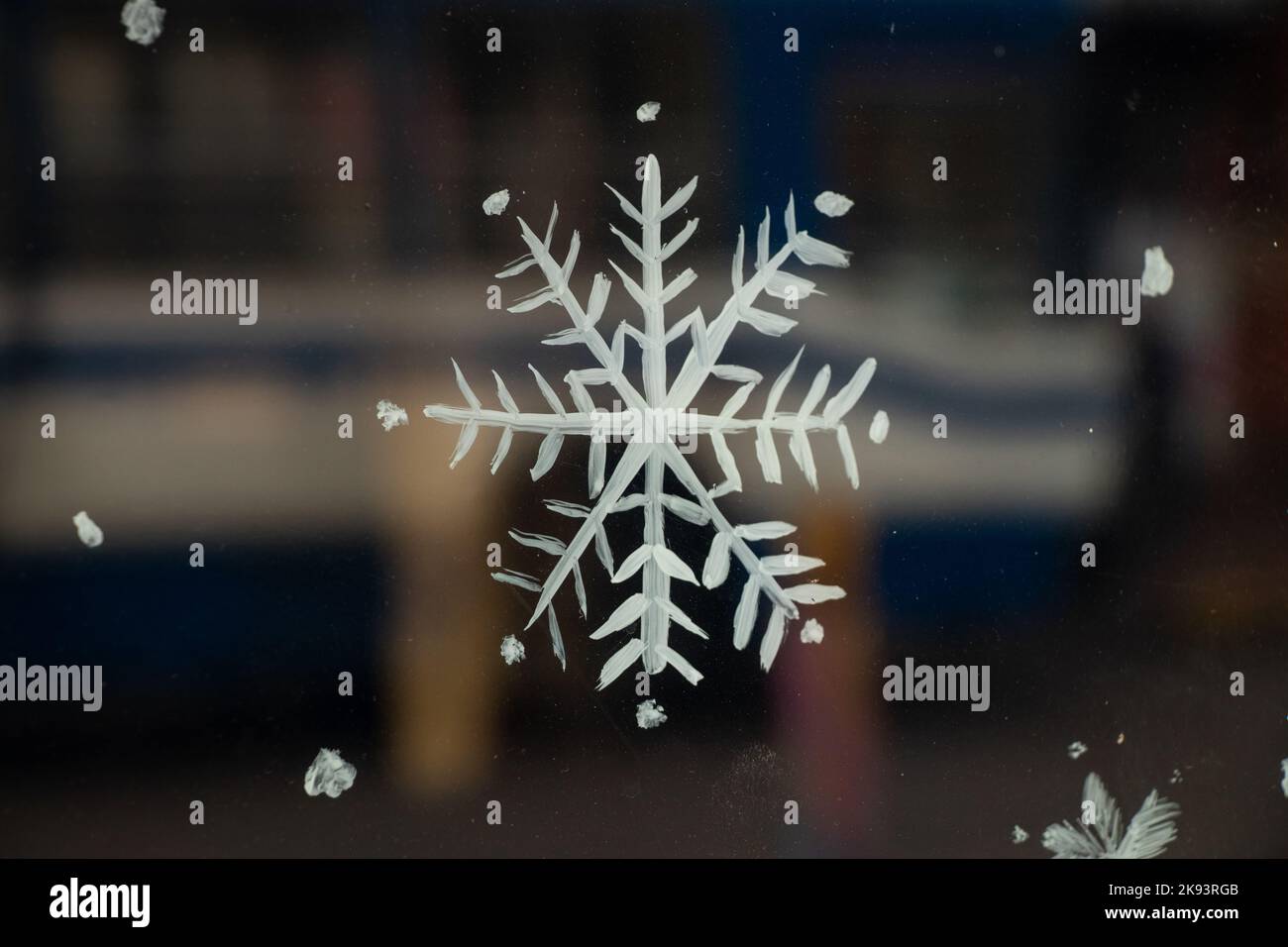 Snowflake decoration in window hi-res stock photography and images - Alamy