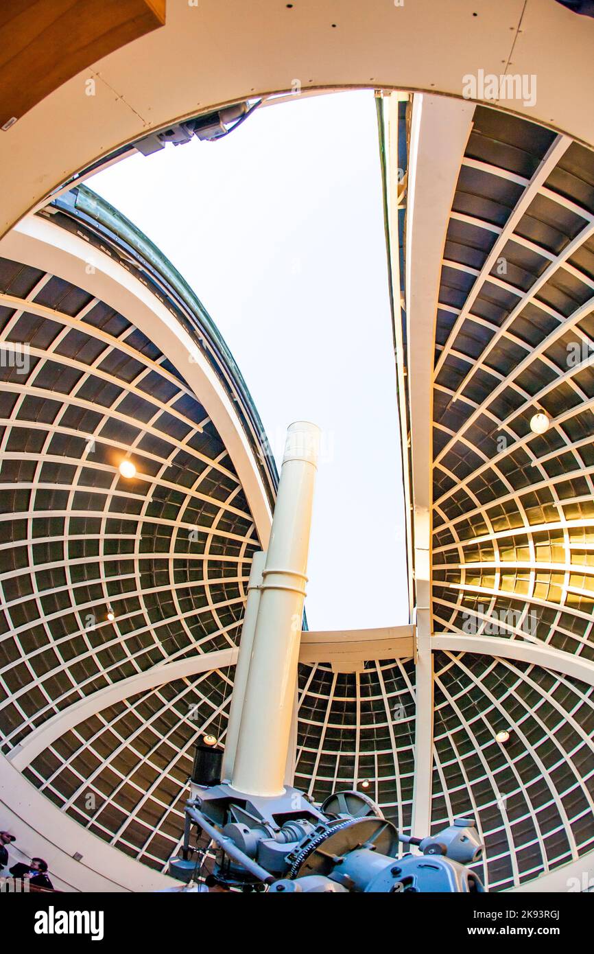 LOS ANGELES, USA - Zeiss telescope at the Griffith observatory on June ...