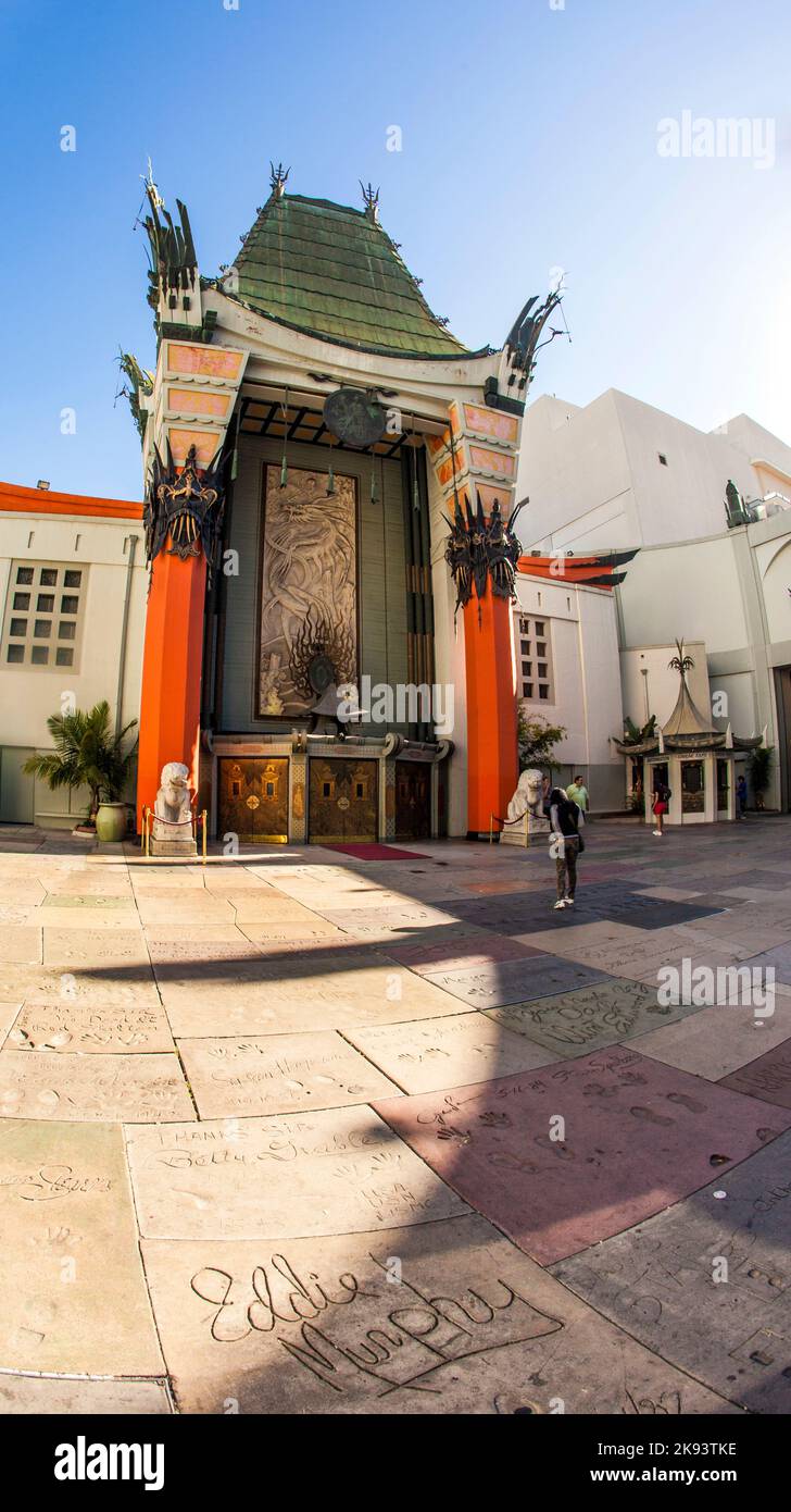 Movie theatre building graumans hi-res stock photography and images - Alamy
