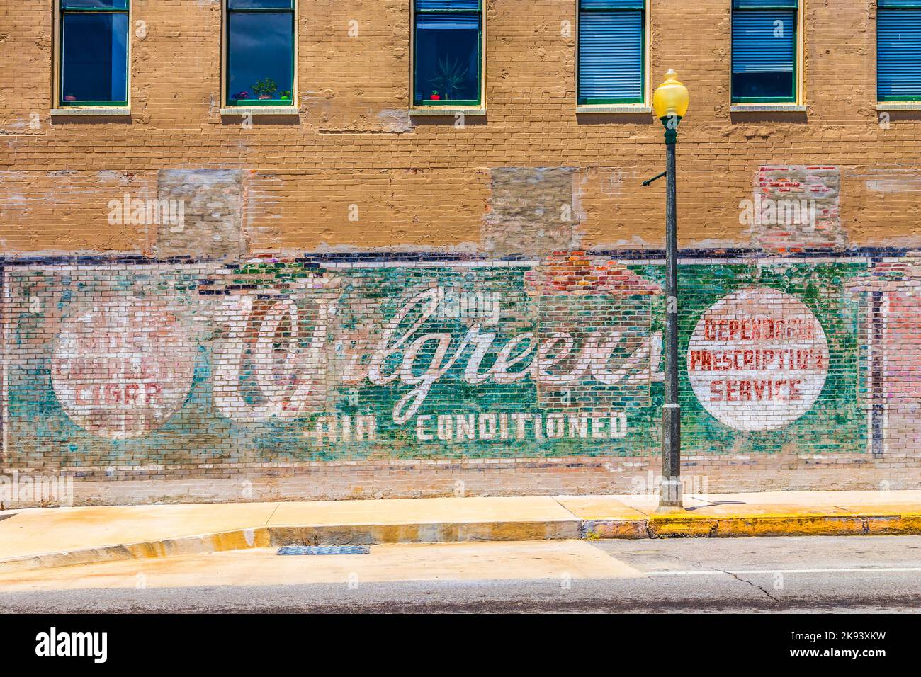 Old house vintage ads hi-res stock photography and images - Alamy