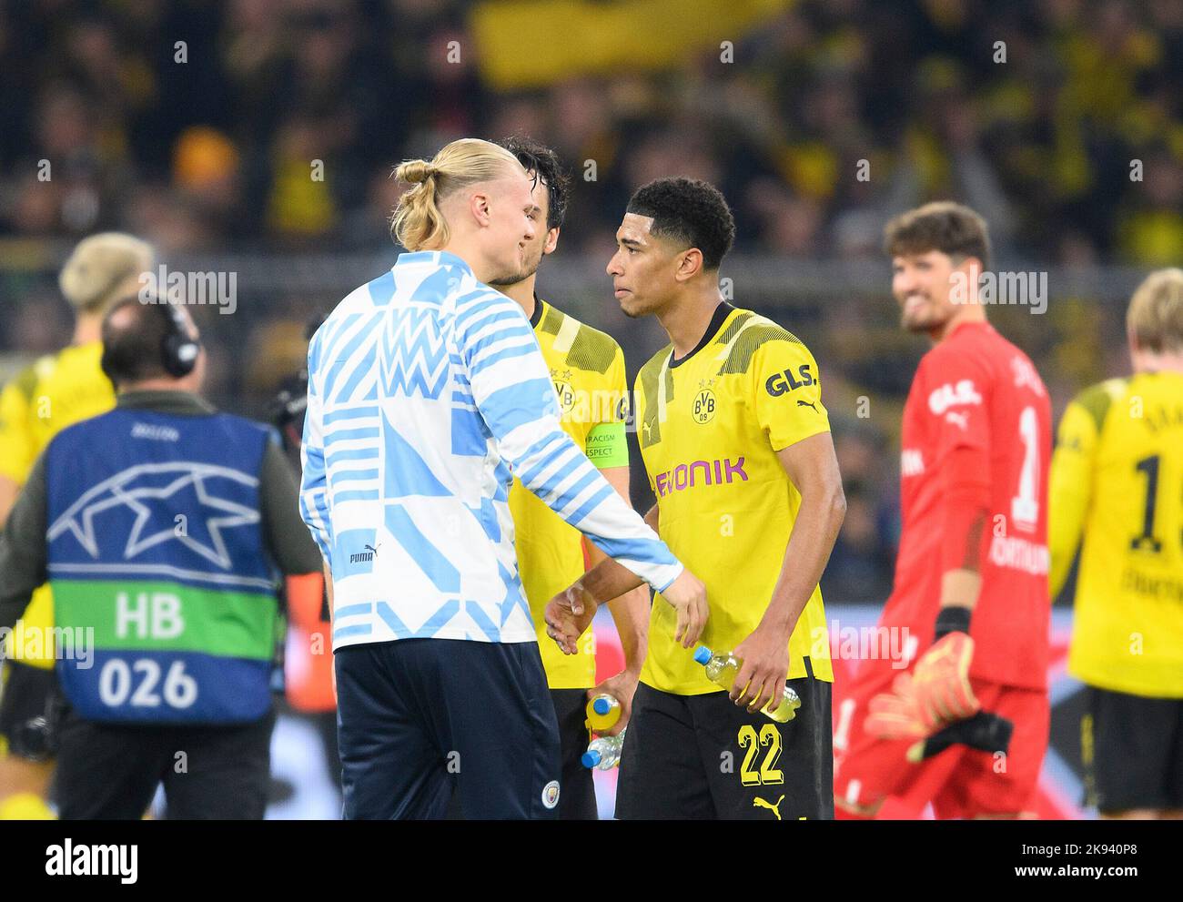 left to right Erling HAALAND (ManCity), Jude BELLINGHAM (DO) after the ...
