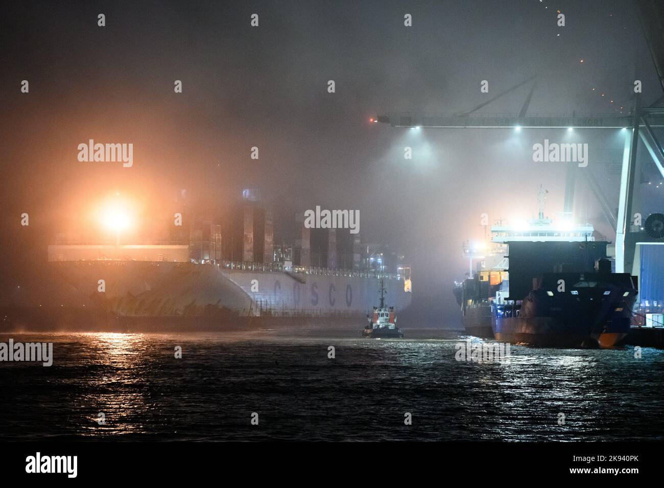 Hamburg, Germany. 26th Oct, 2022. The container ship "Cosco Pride" during docking maneuvers at ...