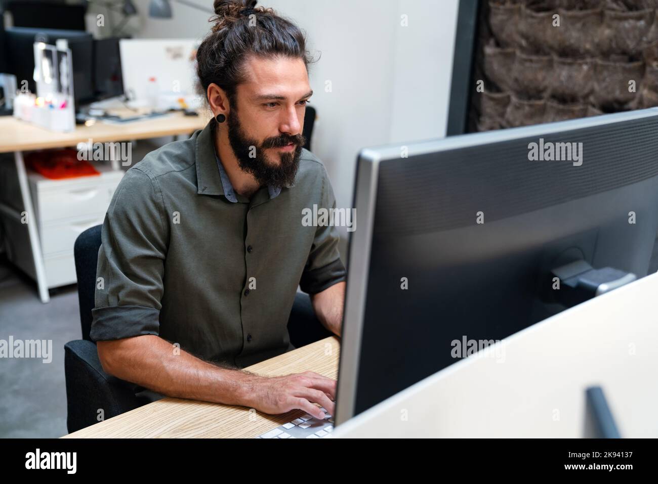 Employee stress desk hi-res stock photography and images - Alamy