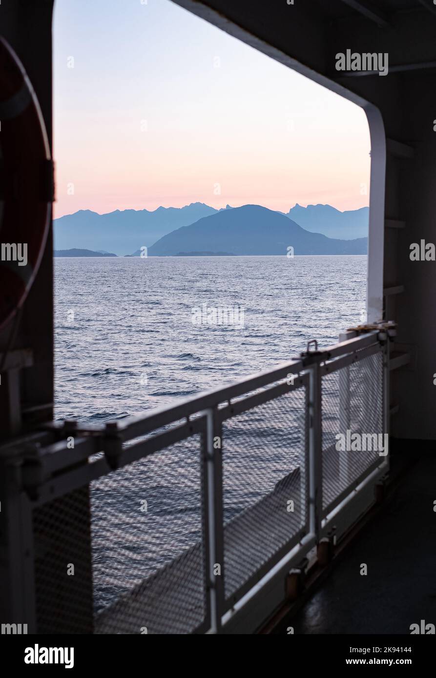 Ship window hi-res stock photography and images - Alamy