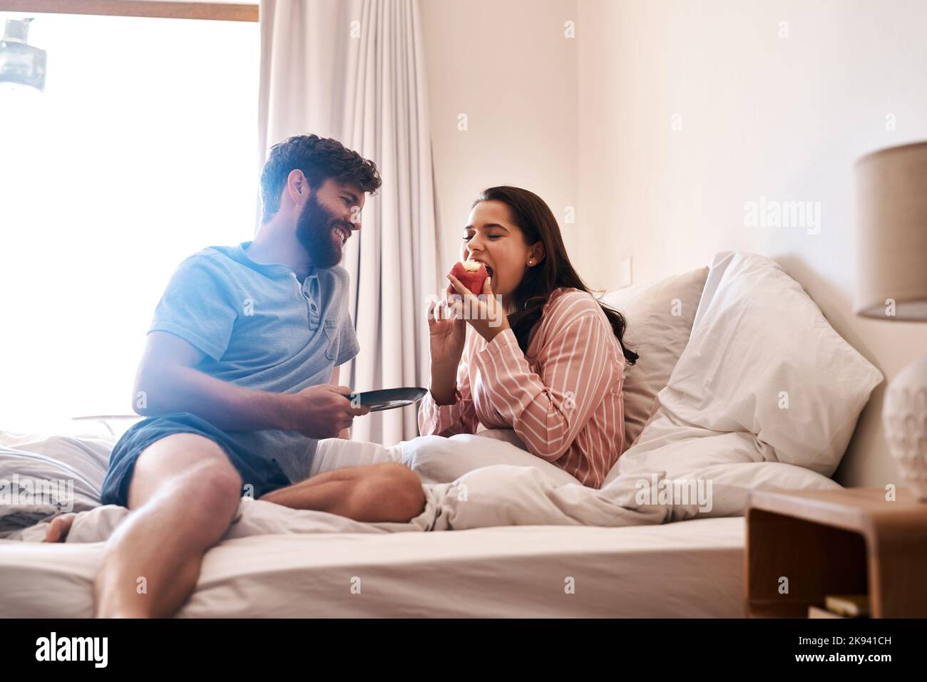 Eat in bed hi-res stock photography and images - Alamy