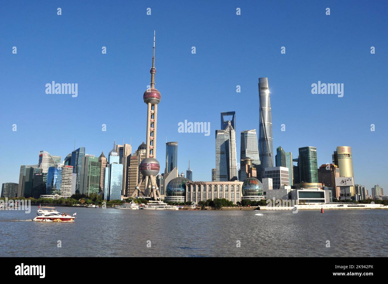 Lots of tourists standing on a sightseeing platform to enjoy the ...