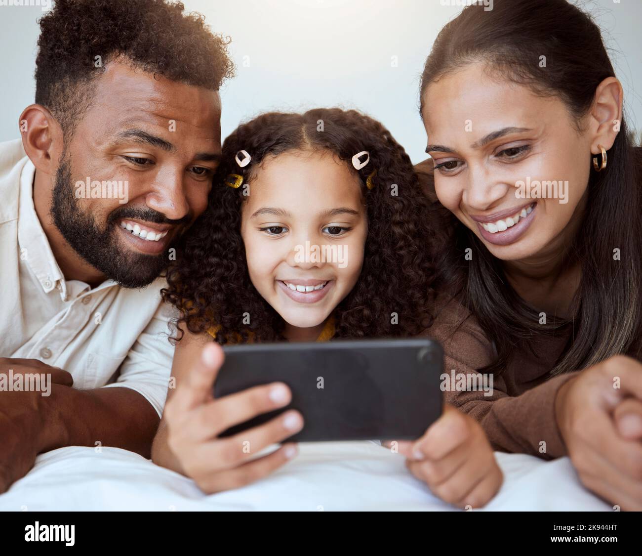 Cartoon phone hi-res stock photography and images - Alamy
