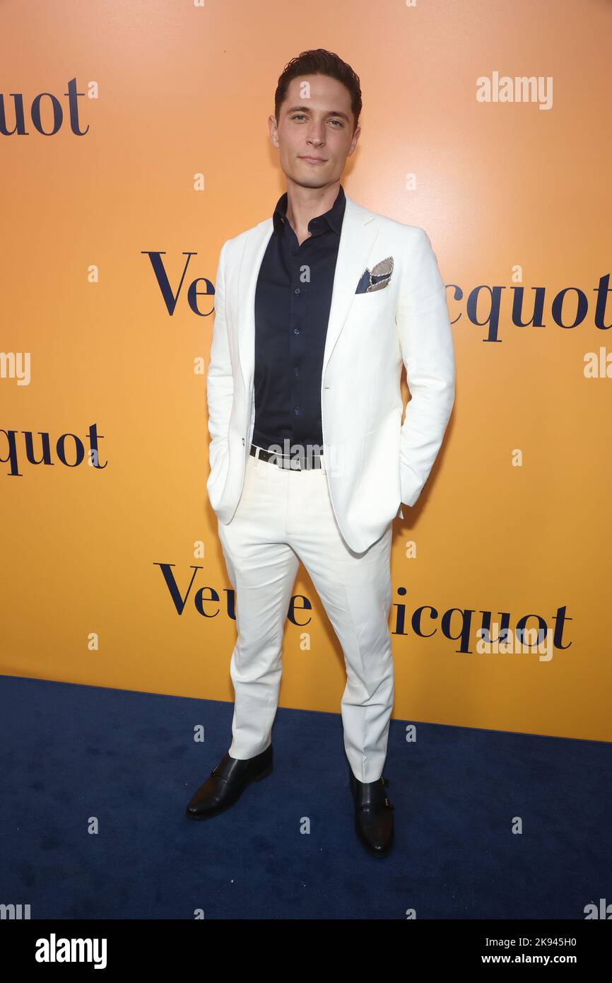 25 October 2022 -Beverly Hills, California - Elijah Allan-Blitz. Veuve ...