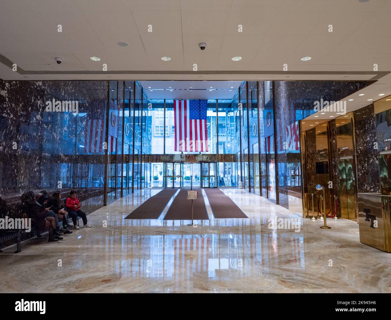Trump tower new york lobby hi-res stock photography and images - Alamy