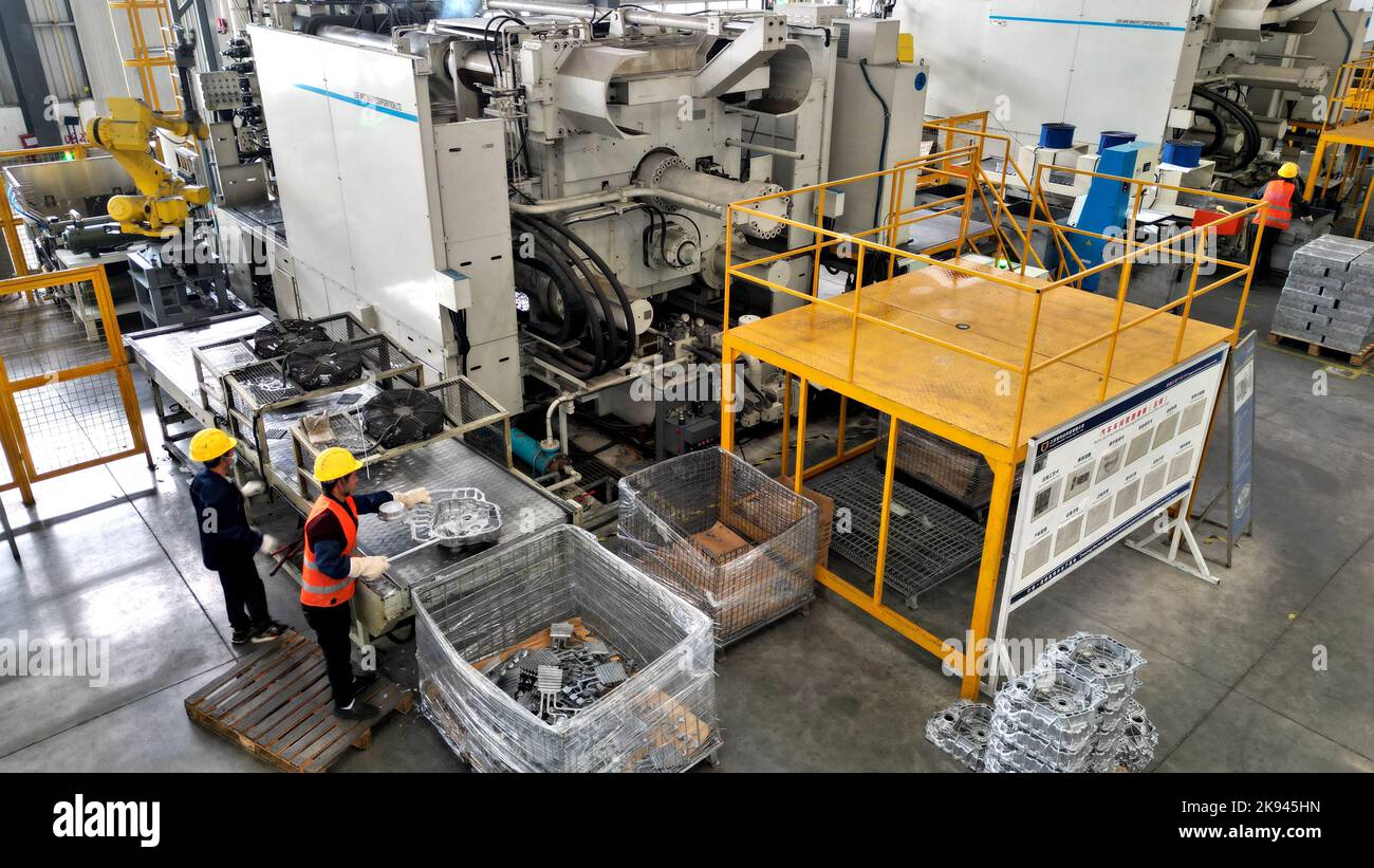NANTONG, CHINA - OCTOBER 26, 2022 - Workers produce lightweight ...