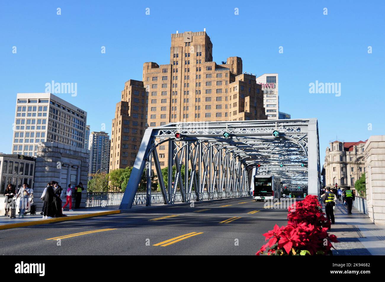 Lots of tourists standing on a sightseeing platform to enjoy the ...