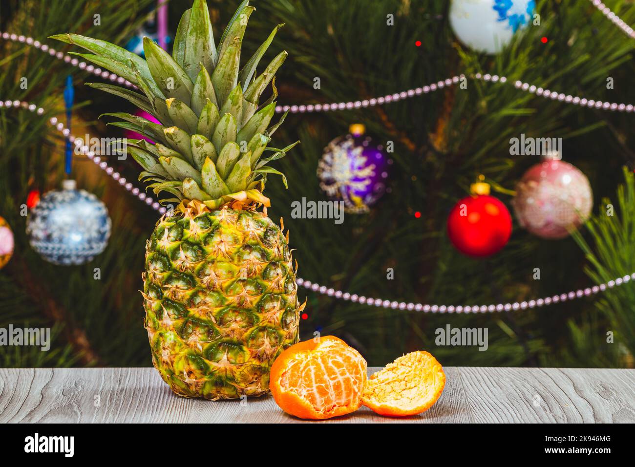 Tropical christmas pineapple hi-res stock photography and images - Alamy
