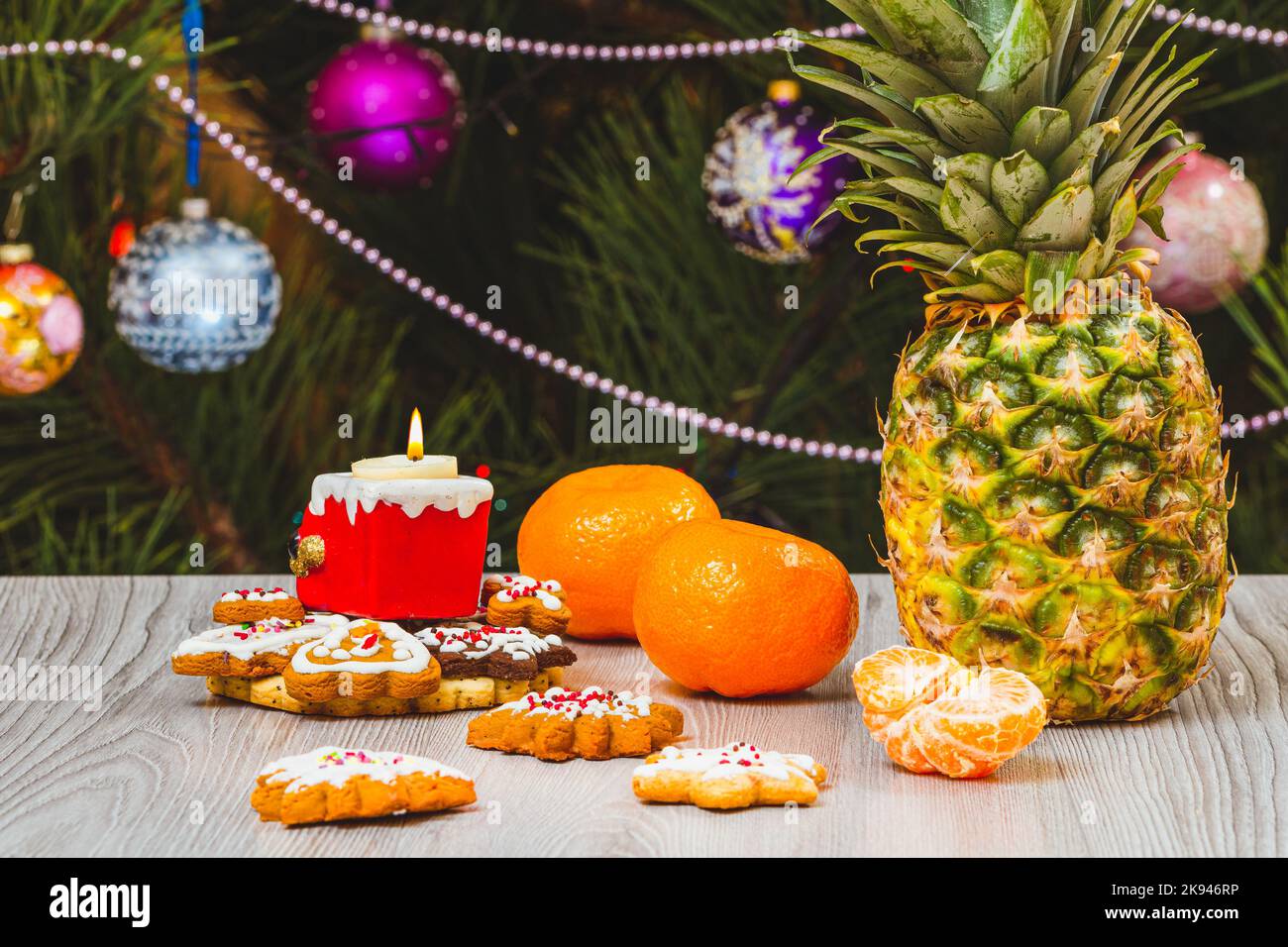 Tropical christmas pineapple hi-res stock photography and images - Alamy