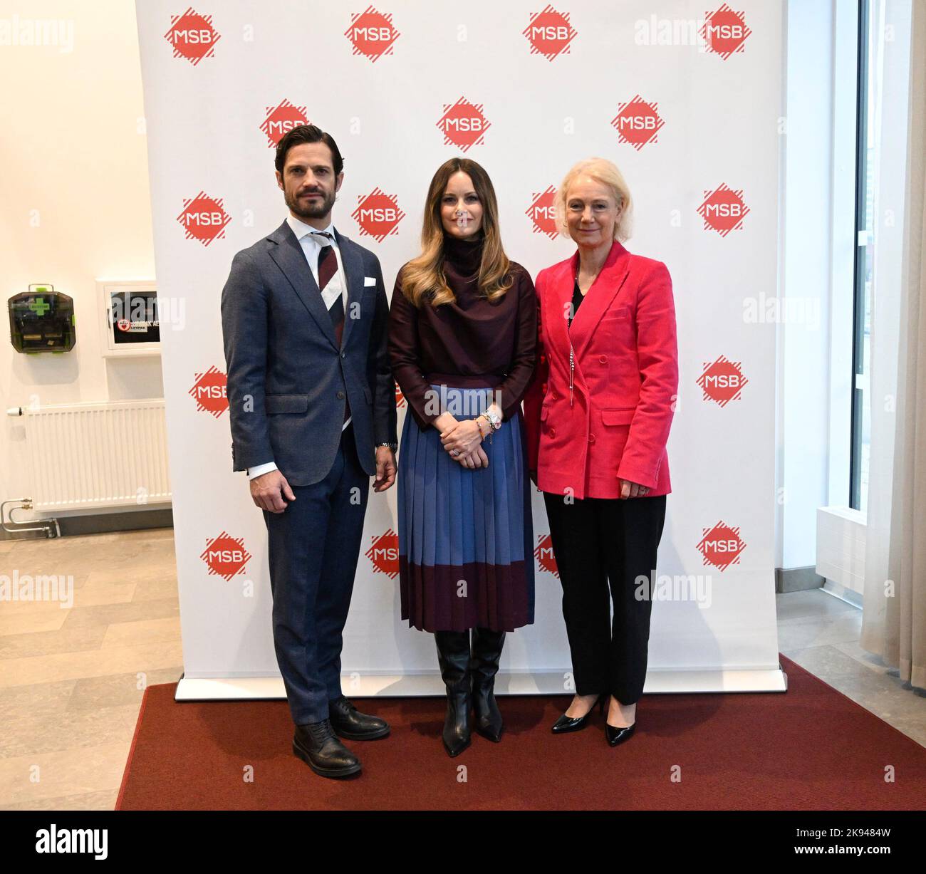 Prince Carl Philip and Princess Sofia pose together with the director ...