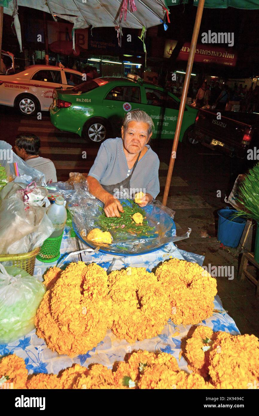 Bangkok, Thailand - December 23, 2009: people selling flowers at Pak ...