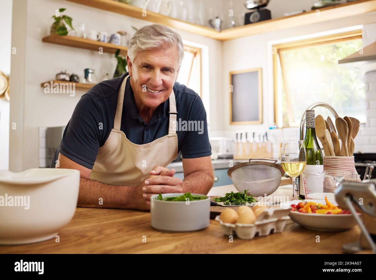 Smile cooking hi-res stock photography and images - Alamy