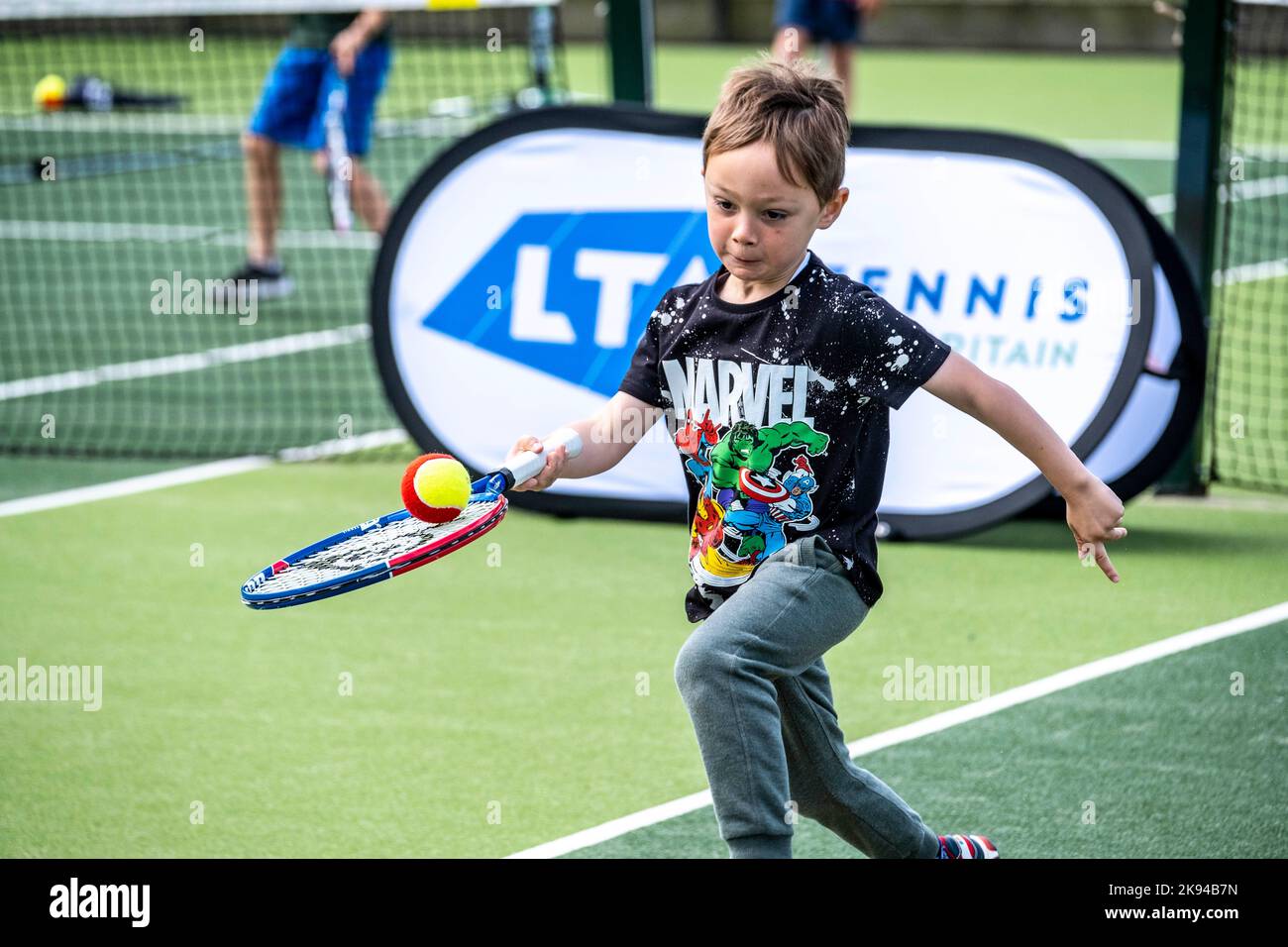Children playing tennis and having tennis lessons Stock Photo - Alamy