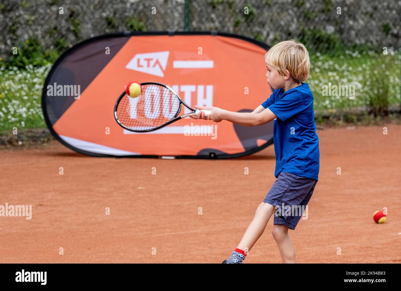 Children playing tennis and having tennis lessons Stock Photo - Alamy
