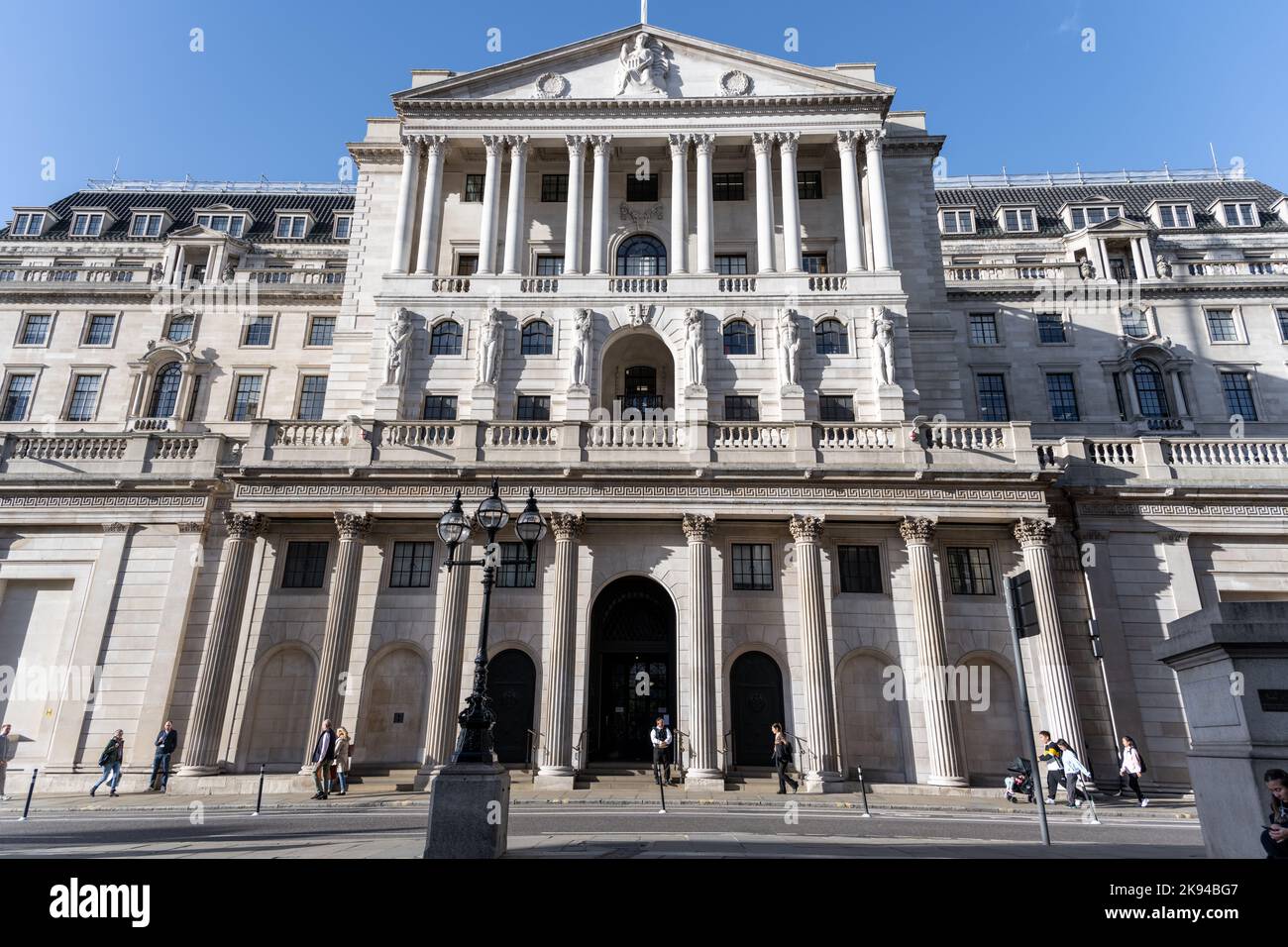 Bank of England, Threadneedle Street, London UK Stock Photo - Alamy