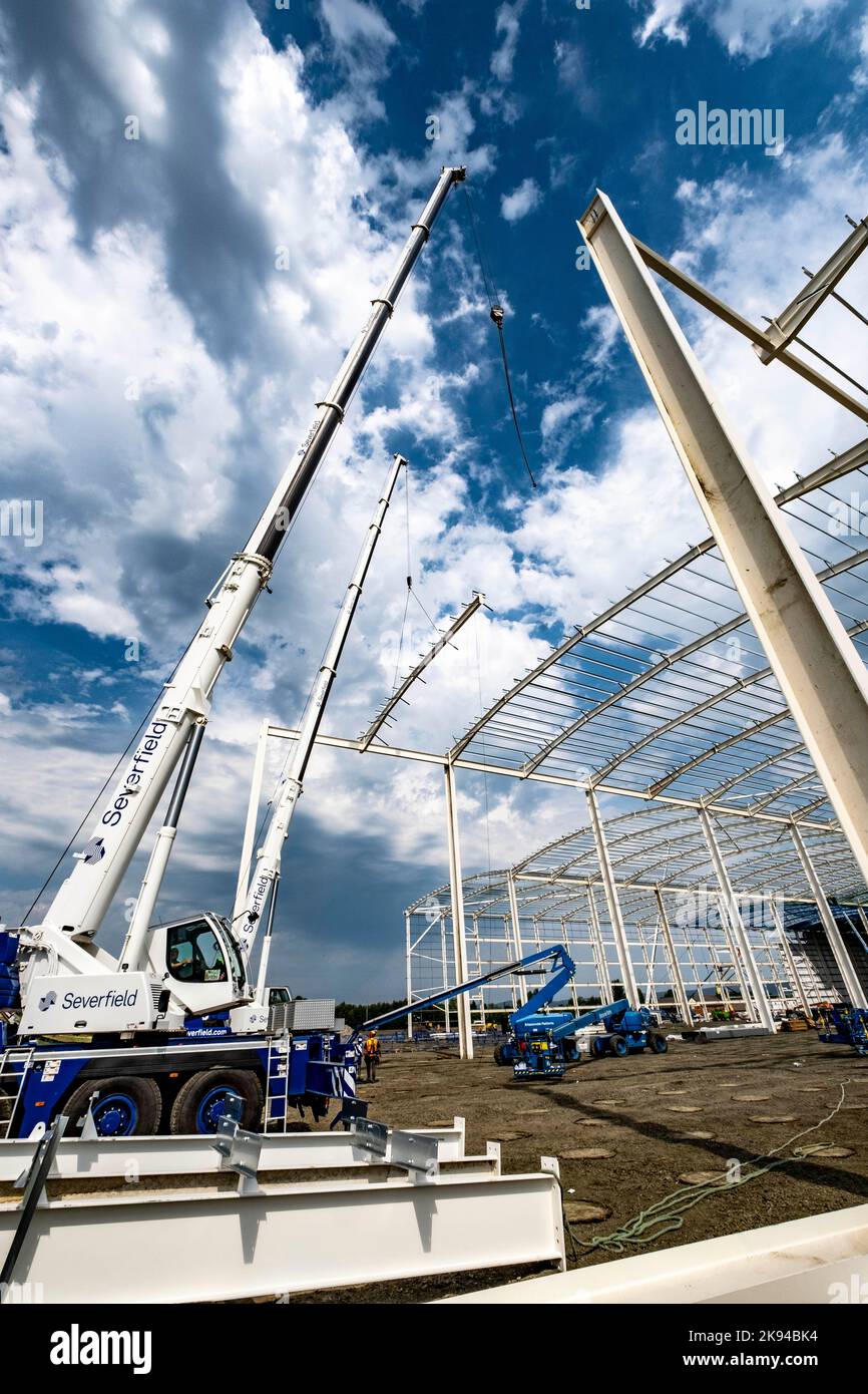 Building construction showing steel beams and working at height Stock ...