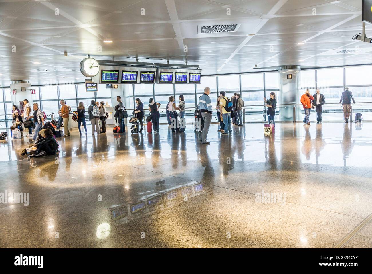 Madrids barajas airport hi-res stock photography and images - Alamy