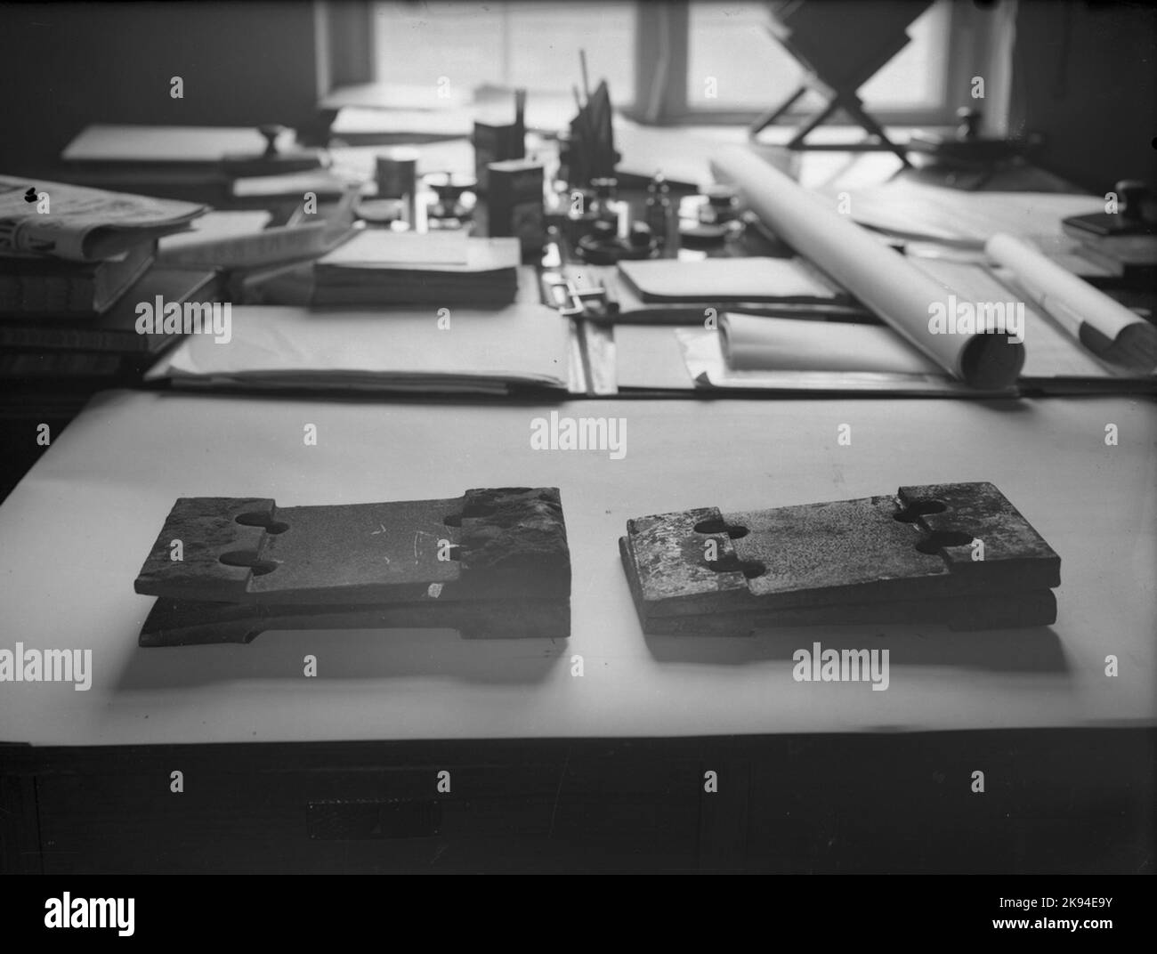 Bent plates hi-res stock photography and images - Alamy