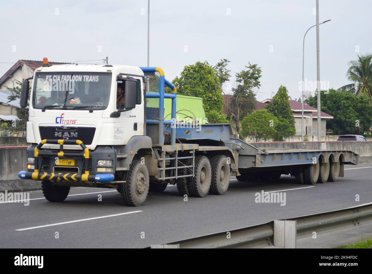 Lorry transport indonesia hi-res stock photography and images - Alamy