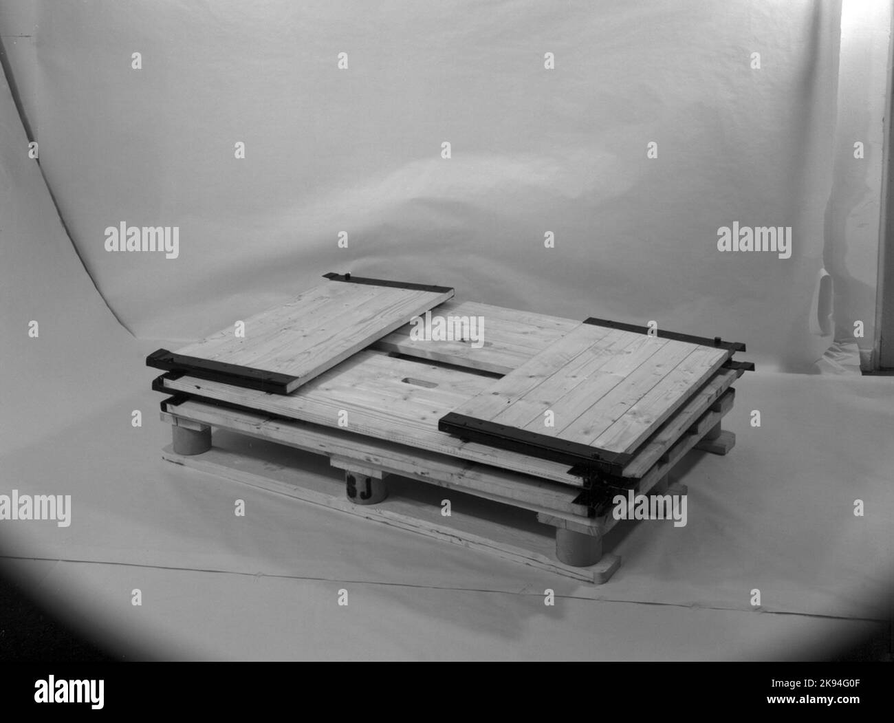 Pallet box with folding pallet box collar Stock Photo - Alamy