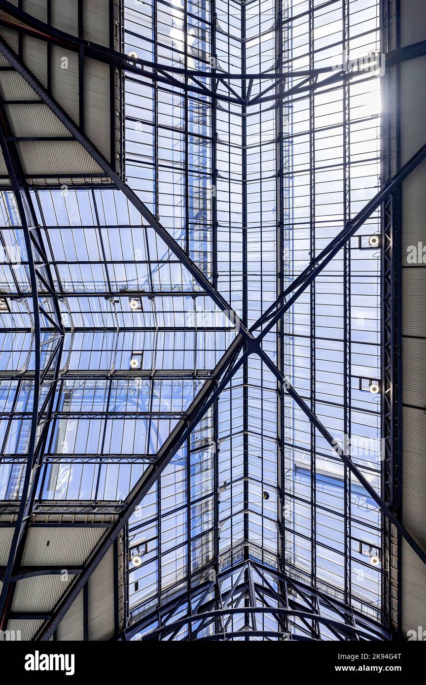 Liverpool street tube platform sign hi-res stock photography and images ...