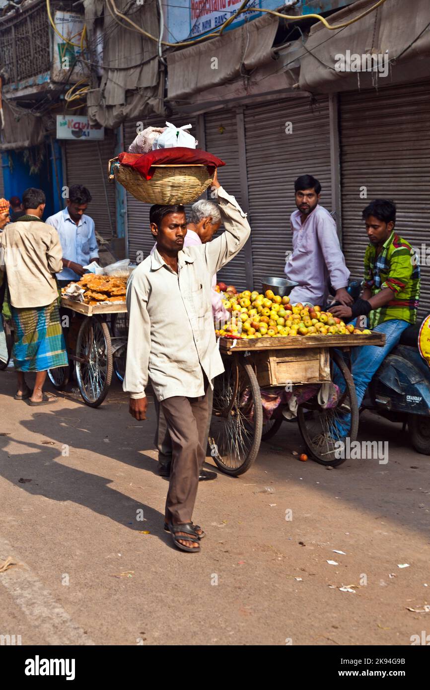 Old man carrying heavy load hi-res stock photography and images - Alamy