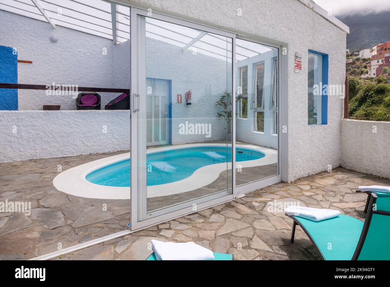 A view of a poolside and sunbeds Stock Photo - Alamy