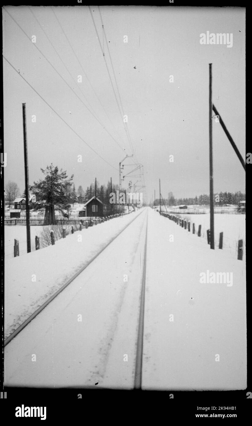 Electrified railway tracks Stock Photo - Alamy