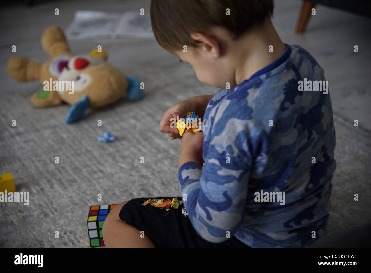 Kid playing with the colored blocks Stock Photo - Alamy