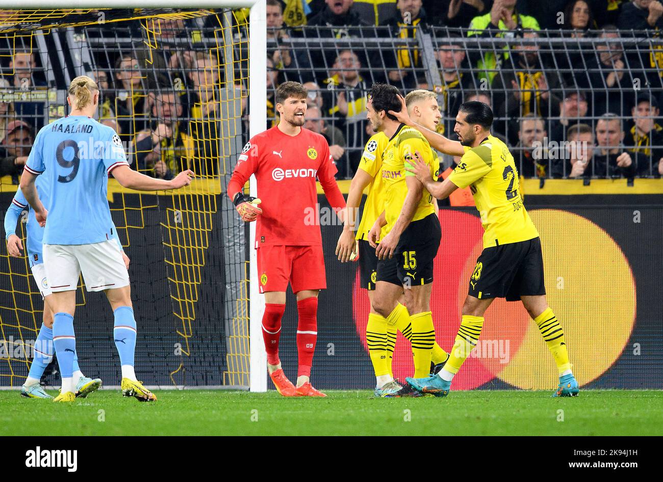 Dortmund/Germany. October 25th, 2022, jubilation DO, vr Emre CAN (DO), Nico SCHLOTTERBECK (DO ...