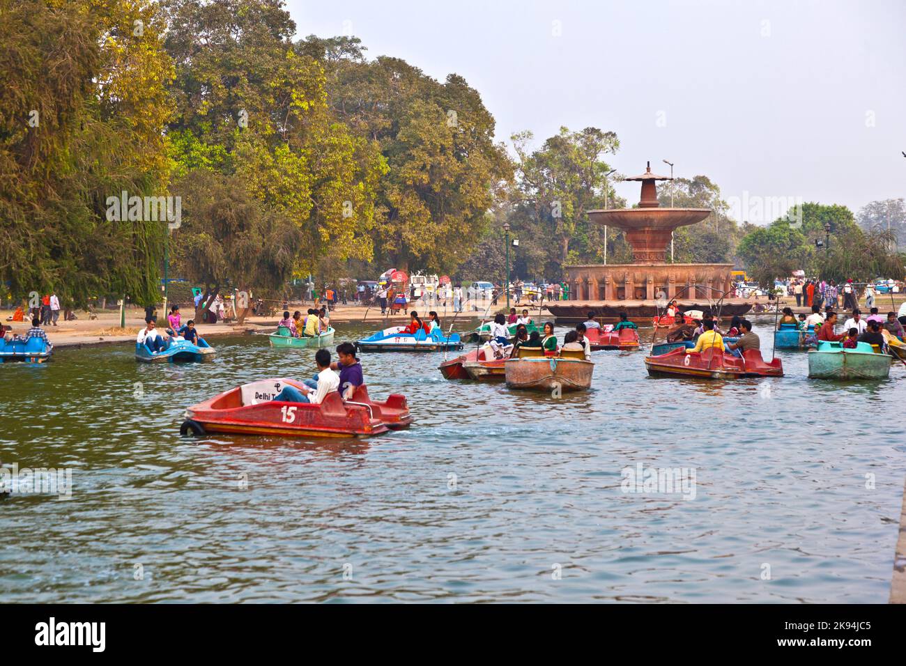 Delhi india gate boat hi-res stock photography and images - Alamy