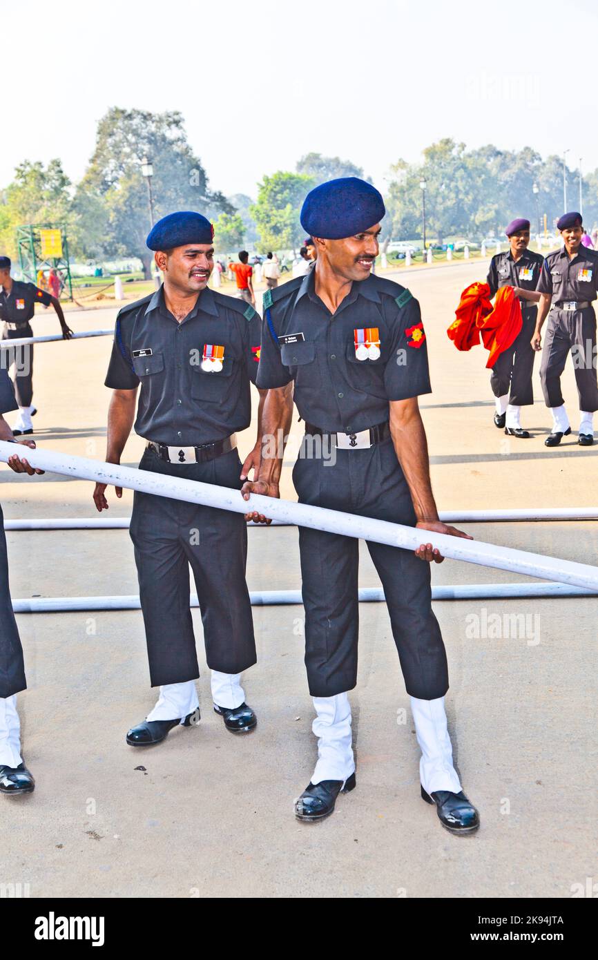 NEW DELHI - INDIA, NOV 18: soldiers rise the flag at the India Gate ...
