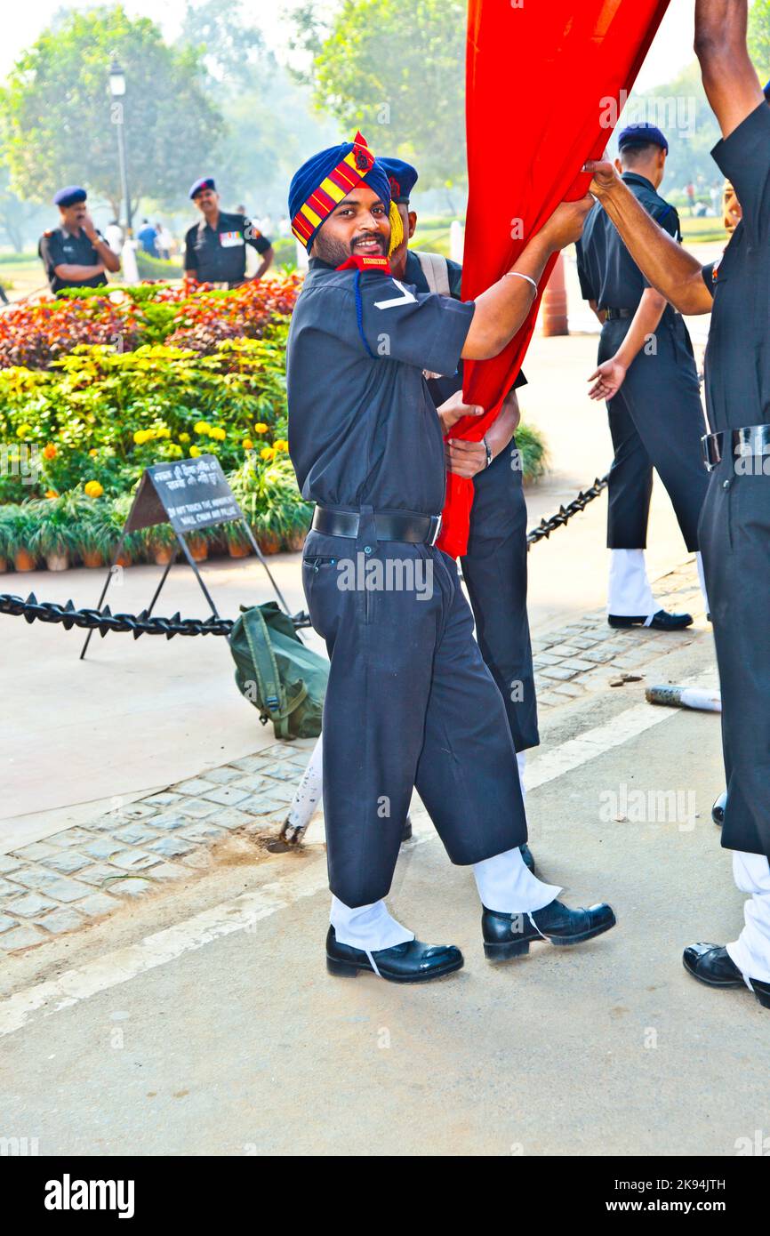 NEW DELHI - INDIA, NOV 18: soldiers rise the flag at the India Gate ...